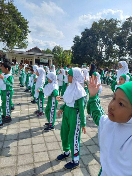 Rayakan Hari Olahraga Nasional dengan Senam dan Jalan Sehat | SD ...